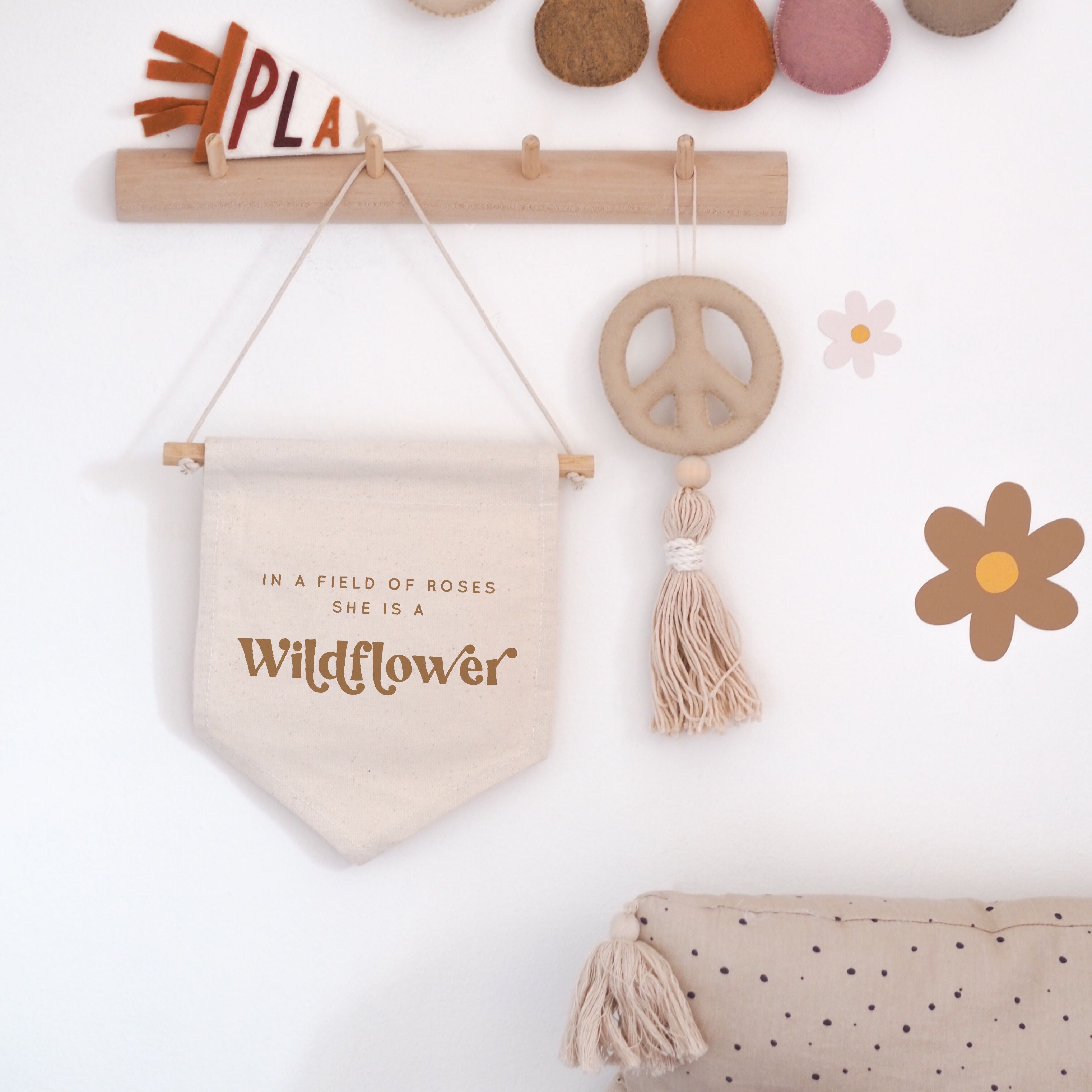 Wildflower Hanging Banner - 24x24cm – Littlempapergoods